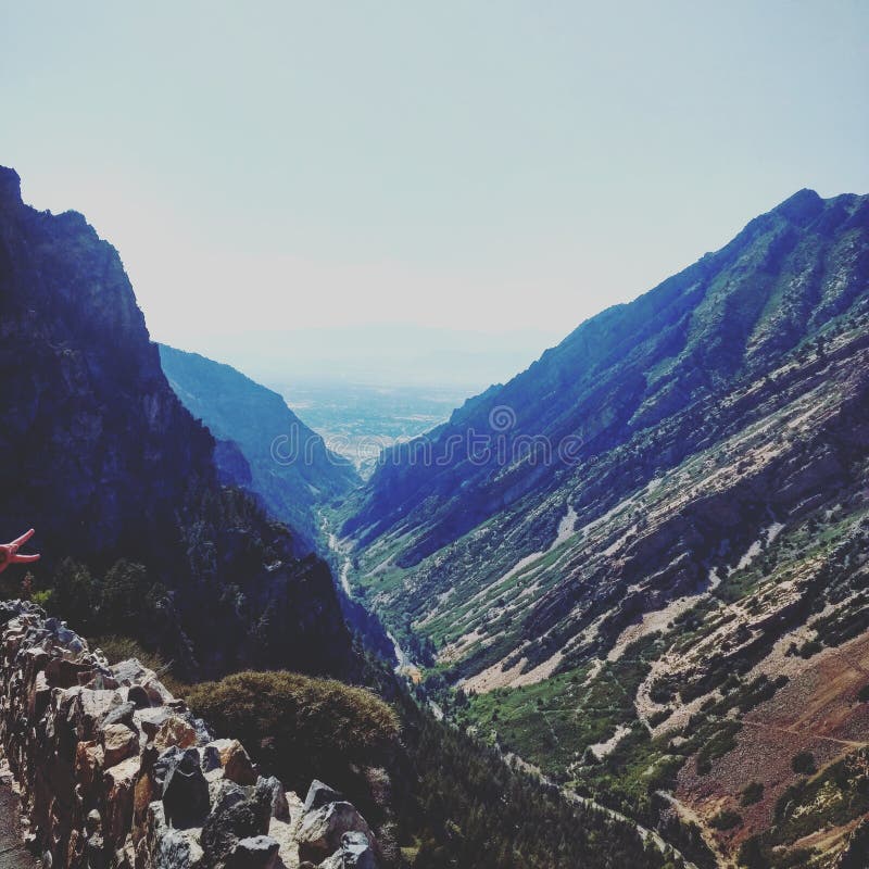 Valle De La Cueva De Timpanogas Foto de archivo - Imagen de senderismo ...