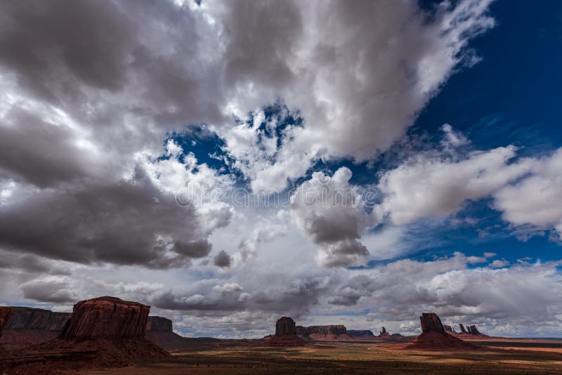 Valle De Point Overlook Monument Del Artista Foto de archivo - Imagen ...