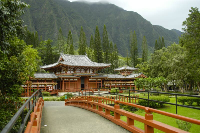 Valley of the Temples, Oahu Stock Image - Image of temples, bridge ...
