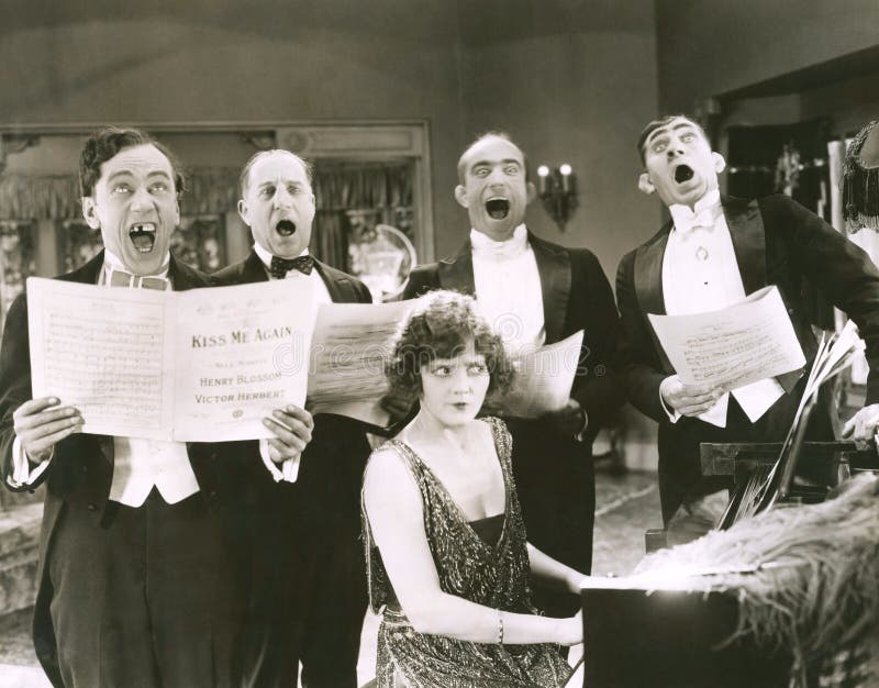 Het Zingende Duet Van Het Paar Stock Afbeelding - Image of hartstocht ...