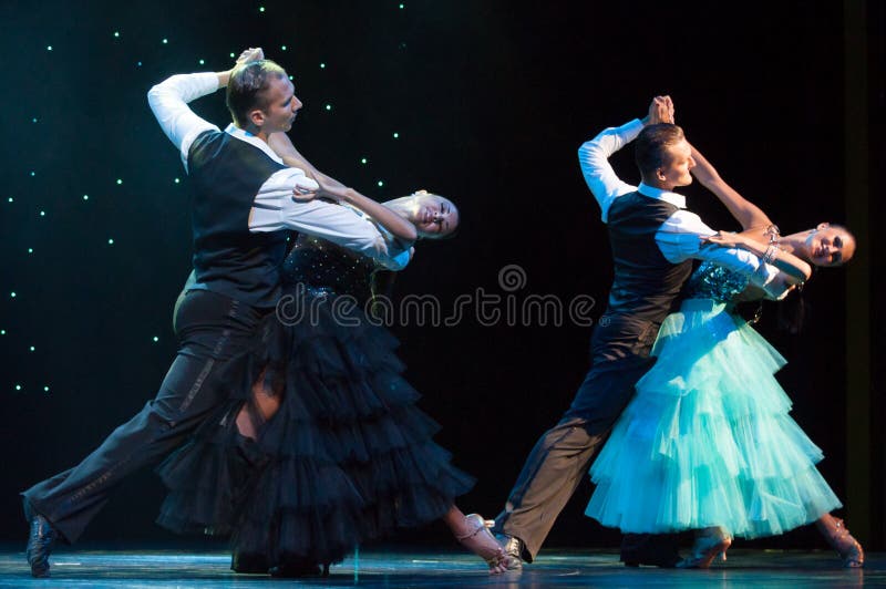 Valsa vienense imagem de stock editorial. Imagem de caucasiano - 43572279