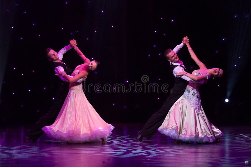 Valse viennoise photo stock éditorial. Image du caucasien - 43572298