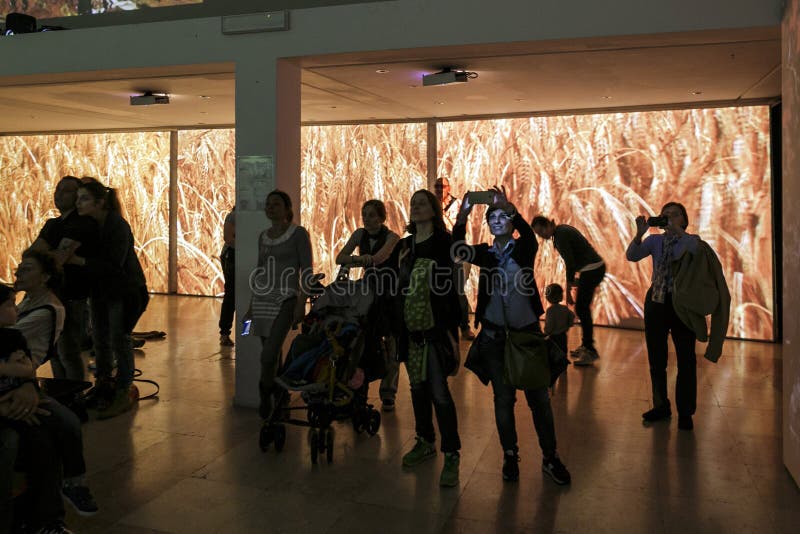 Van Gogh Alive editorial image. Image of alive, painting - 72507970