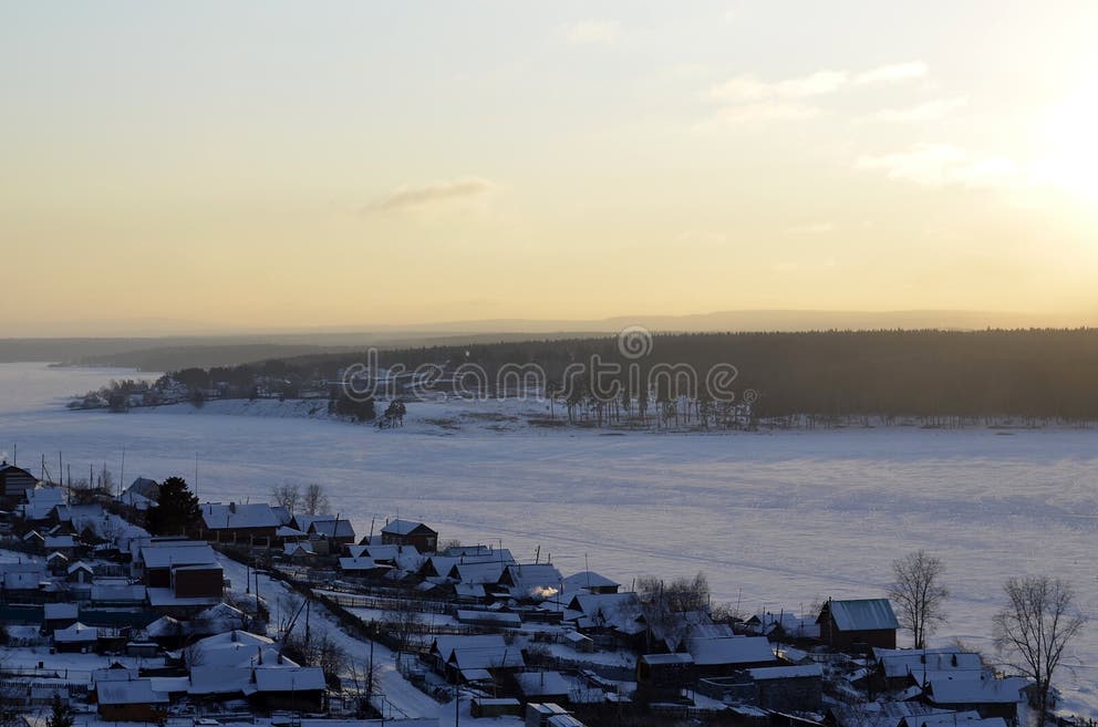 Van Revda (Rusland) Het Dorp Stock Afbeelding - Image of schemer ...