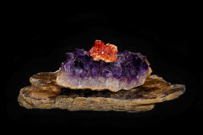 Vanadinite, Amethyst on Mica Stock Image - Image of quartz, stack: 80850085
