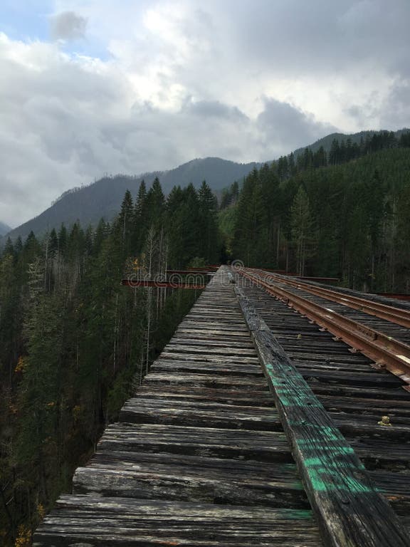 Vance Creek Bridge imagen de archivo. Imagen de ferrocarril - 72262985