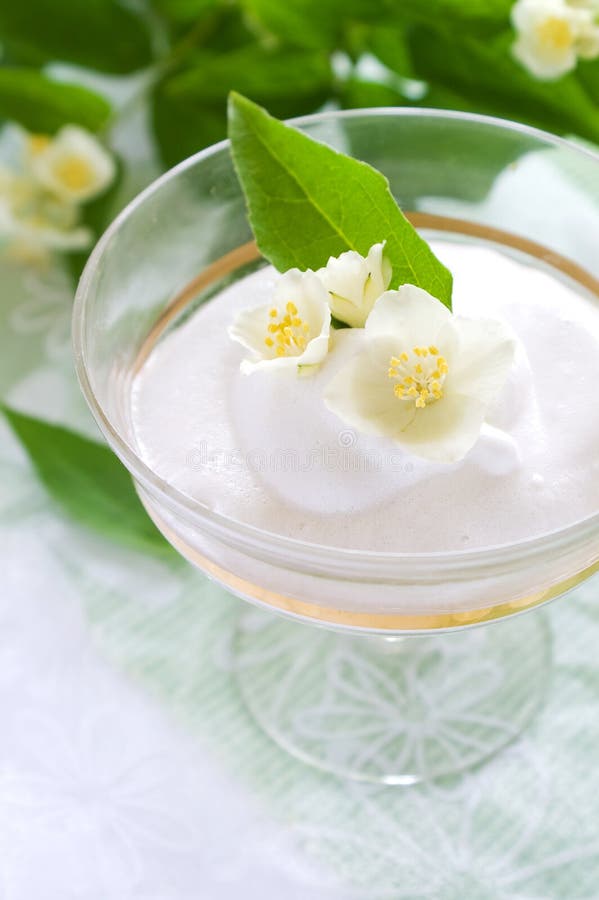 Vanilla mousse stock image. Image of vertical, garnish - 14712533