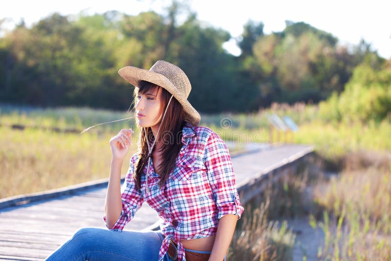 Vaquera Lista Para El Rodeo Foto de archivo - Imagen de hermoso, color ...