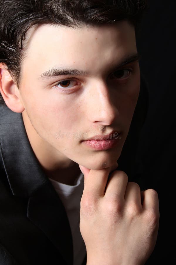 Modelo moreno imagen de archivo. Imagen de fashionable - 26693911