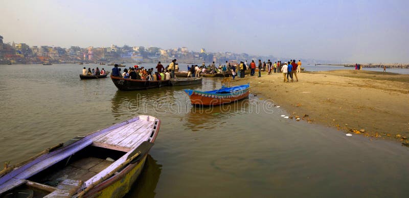 Varanasi editorial stock photo. Image of sacred, crowd - 85101148