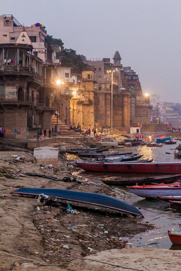 VARANASI, INDIA - OCTOBER 25, 2016: View Of Lal Ghat Riverfront Steps ...