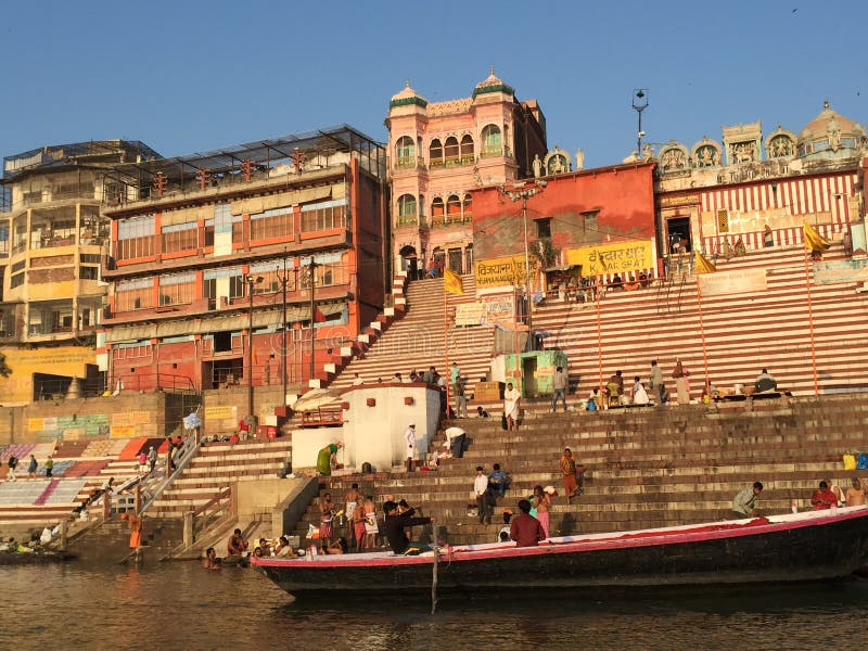VARANASI INDIEN redaktionelles stockbild. Bild von sonnenaufgang - 67459044