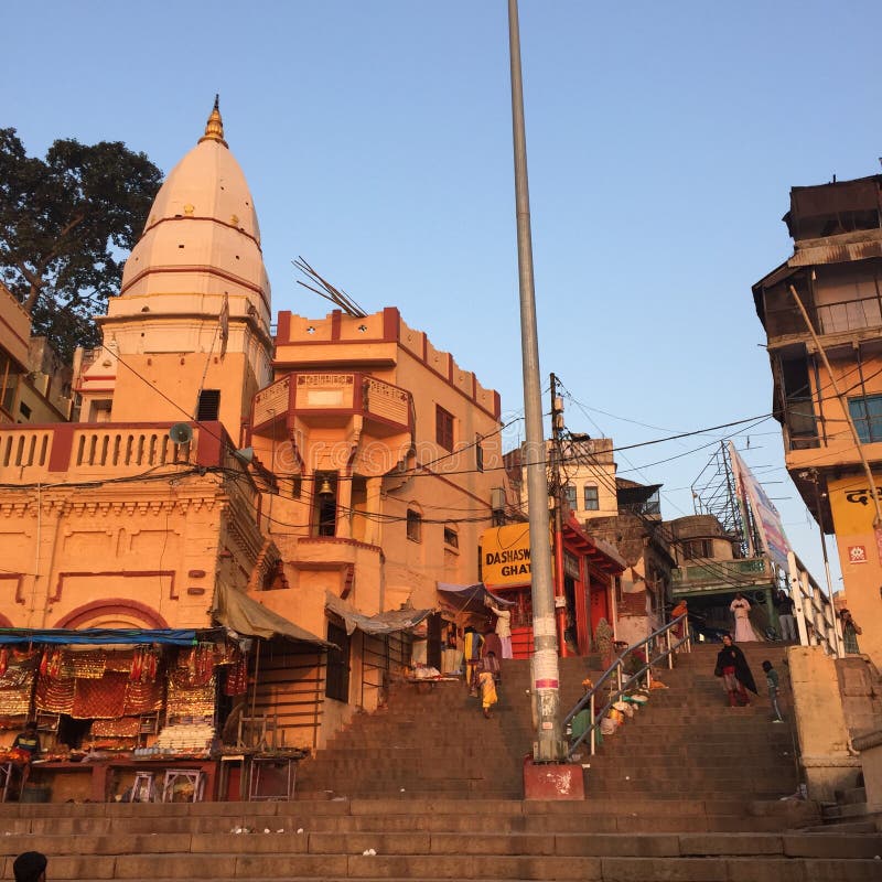 VARANASI INDIEN redaktionelles stockbild. Bild von sonnenaufgang - 67459044