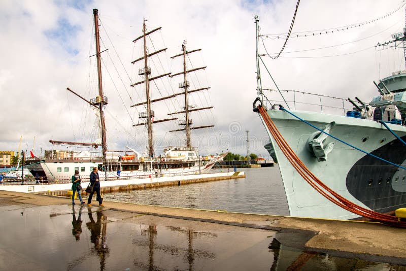 Het Varende Schip Van De Schroef Stock Foto - Image of overzicht ...