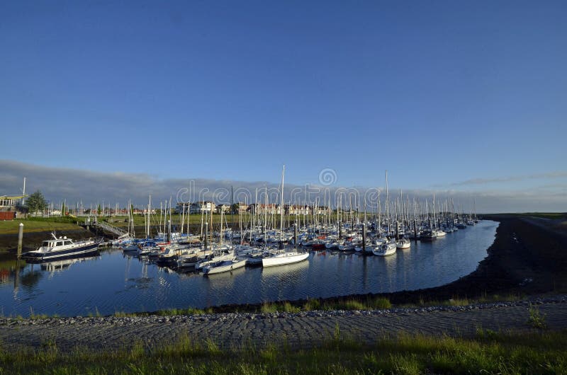 Zeilboot in De Haven in Zeeland, Nederland, Bij Zonsopgang Stock Foto ...