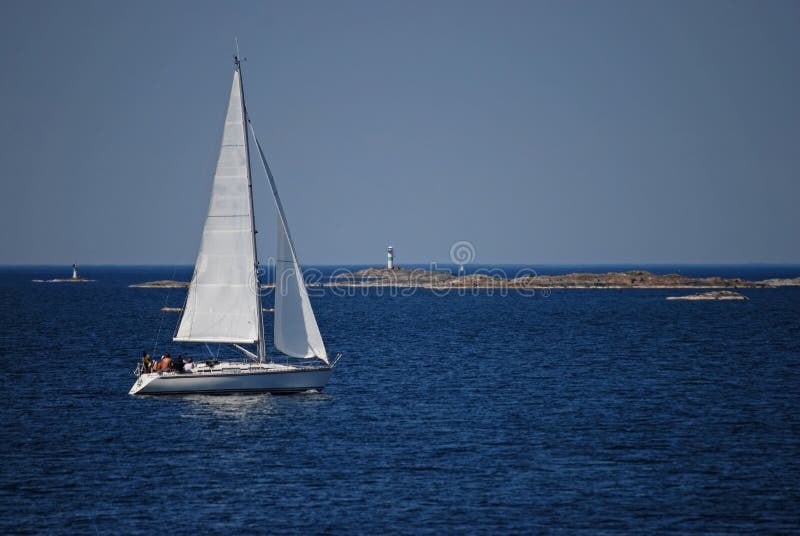 Varende op zee boot stock foto. Image of boot, blauw, eiland - 5407324