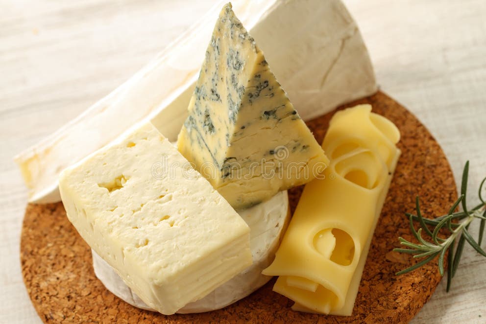 Vari tipi di formaggi immagine stock. Immagine di parte - 33481359