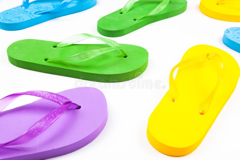 Varias Chanclas De Goma Multicolor Sobre Fondo Blanco Imagen de archivo ...
