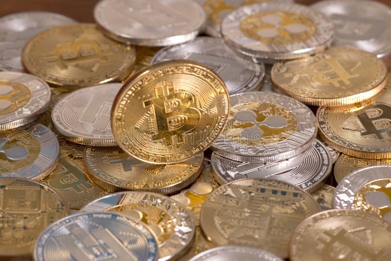 Varias Monedas Crypto Alineadas De La Moneda Foto de archivo editorial ...