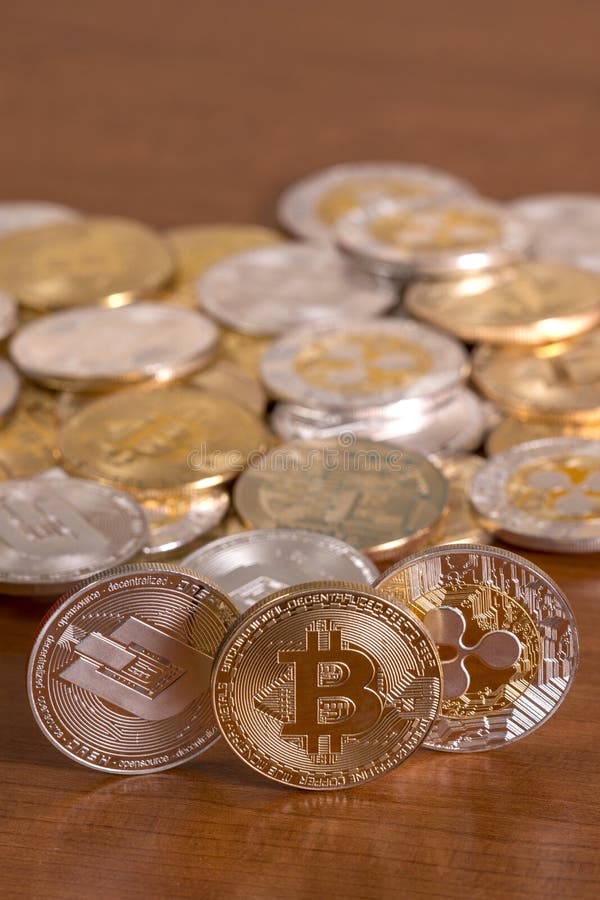 Varias Monedas Crypto Alineadas De La Moneda Imagen editorial - Imagen ...