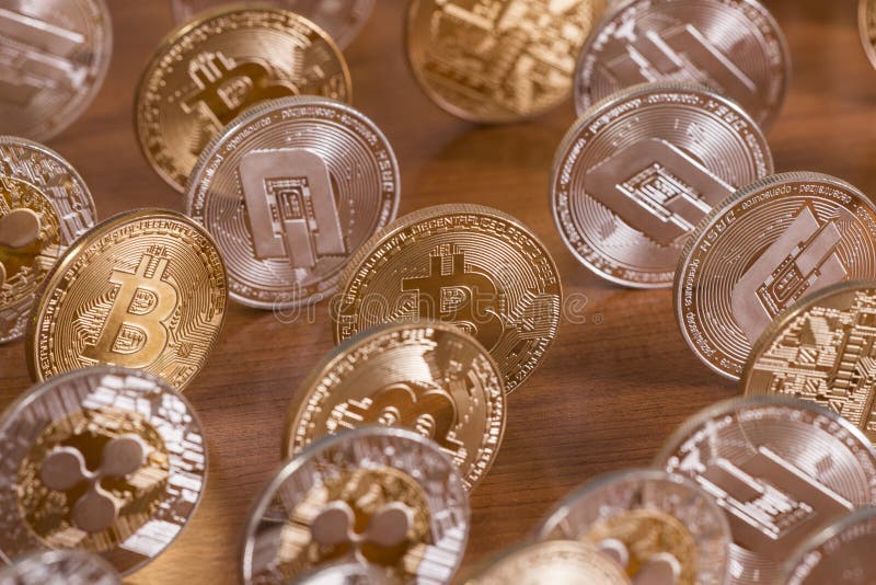 Varias Monedas Crypto Alineadas De La Moneda Imagen de archivo ...