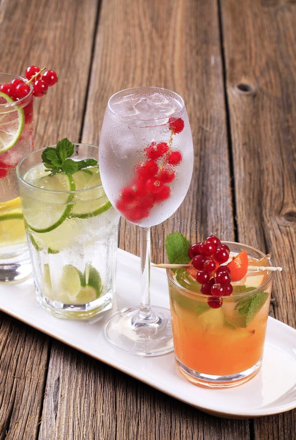 Variedad De Bebidas Heladas Foto de archivo - Imagen de vodka, enfriado ...