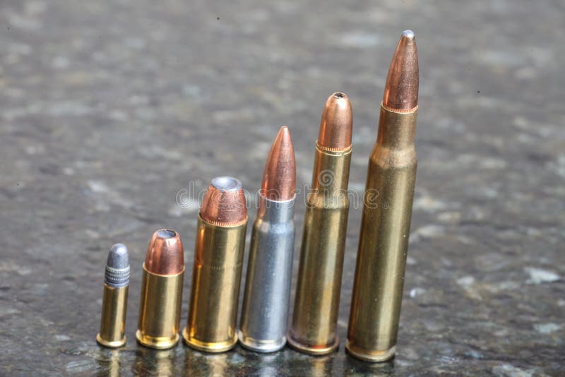 Varios calibres de balas imagen de archivo. Imagen de punta - 52853681