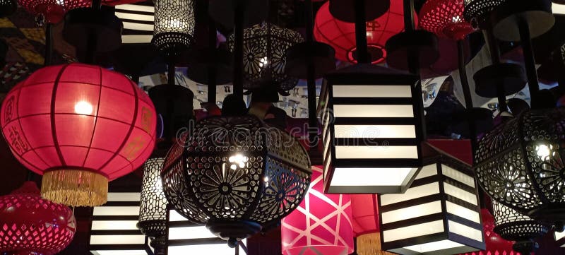 Varios Tipos De Linterna Interior Con Diversas Formas Foto de archivo ...