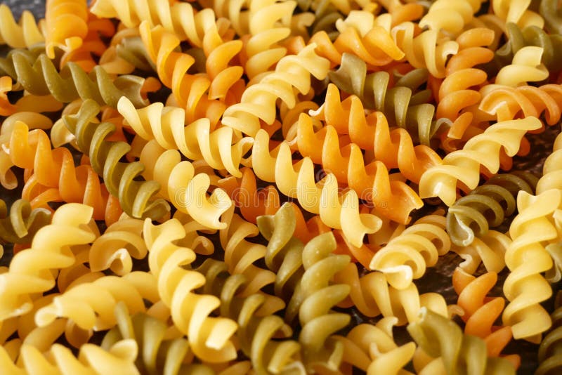 Varios Tipos De Pasta Cruda Set Y Tomate Set Imagen de archivo - Imagen ...