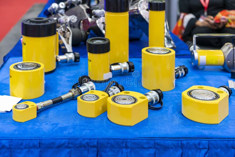 Various Size and Type Hydraulic Cylinder Jack and Accessories for ...