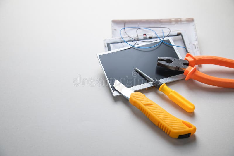 Various Tools and Broken Tablet. Tablet Repair Stock Illustration ...