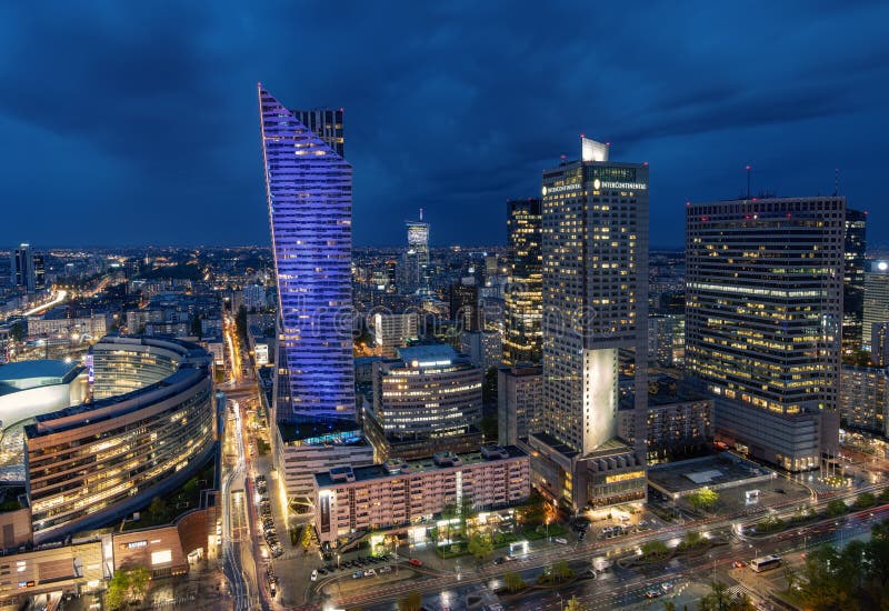 Varsovie, Pologne Avril 2018 : Gratte-ciel Modernes Au Centre Du Th ...