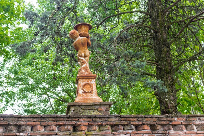 Vaso Dell'anfora Su Brickwall Medievale Fotografia Stock - Immagine di ...