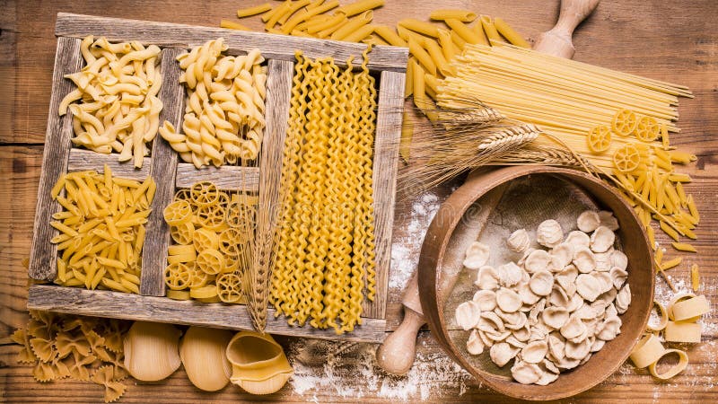 Vasti Assortimento E Tipi Di Paste Italiane Immagine Stock - Immagine ...