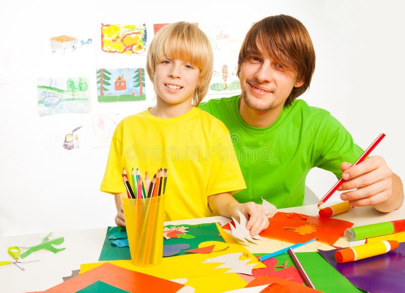 Vater- Und Sohnin Handarbeit Machen Stockfoto - Bild von betrieb ...