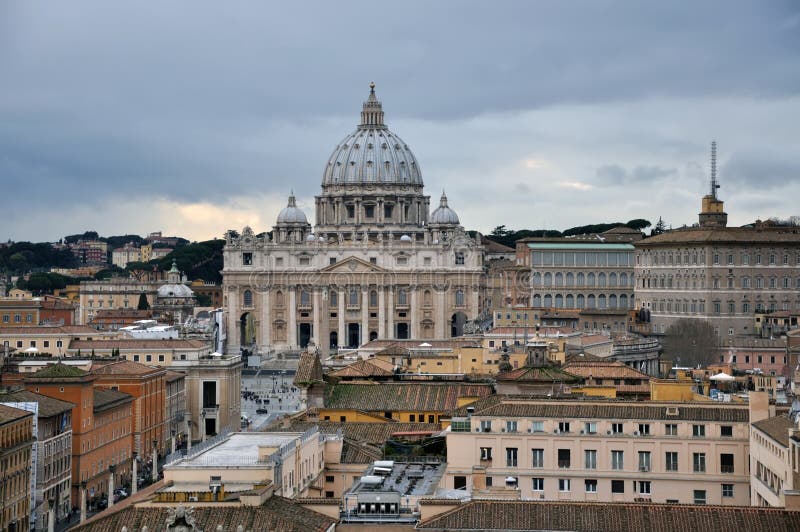 Crowd in front of Vatican editorial photography. Image of religious ...