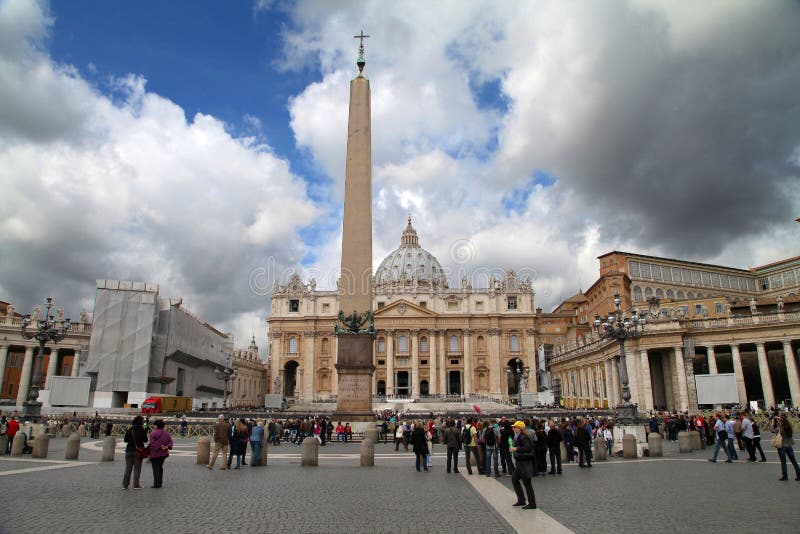 The Vatican square editorial photography. Image of people - 28653352