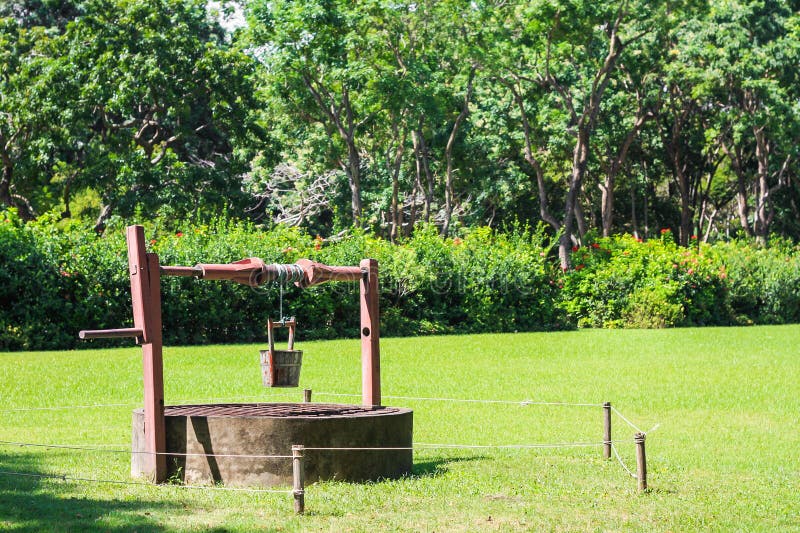 Vatten Brunn Stock Foton , bilder och fotografi - Ladda ner 2,564 foton