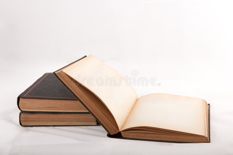 Vecchi Libri Aperti E Chiusi Su Bianco Fotografia Stock - Immagine di ...