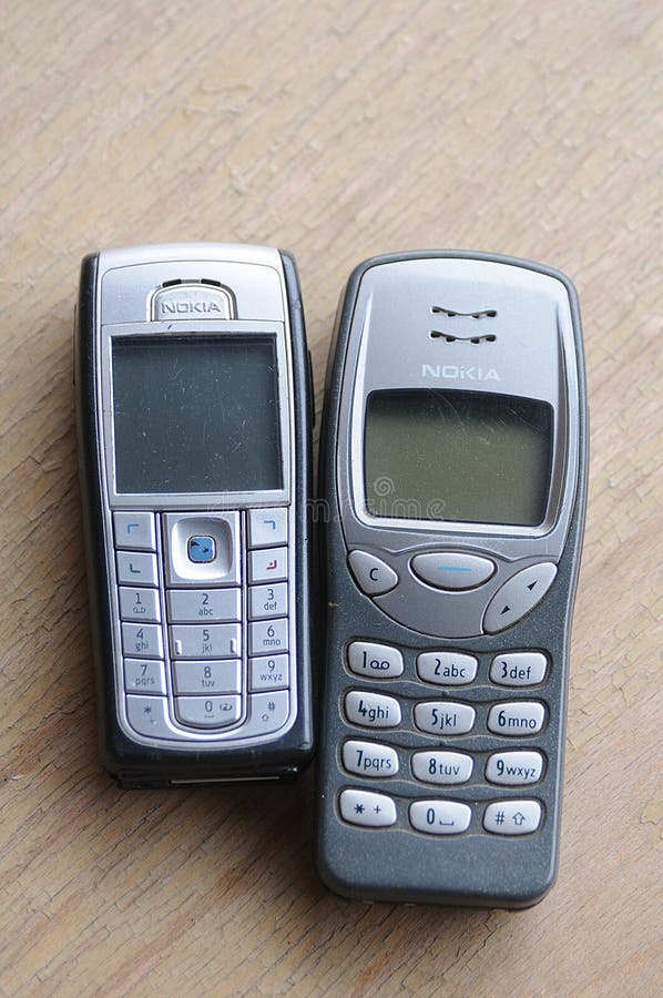 Vecchi Telefoni Cellulari Di Nokia Immagine Stock Editoriale - Immagine ...