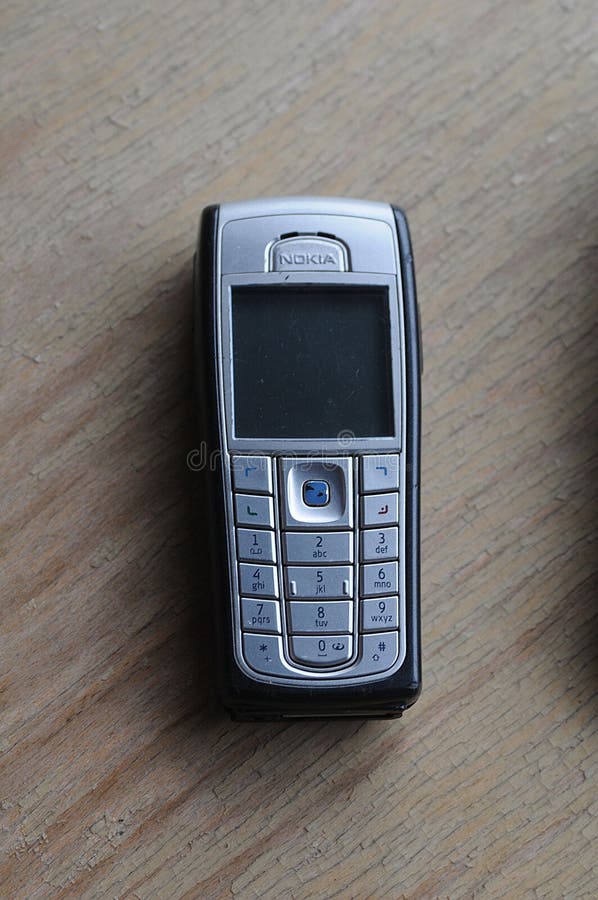 Vecchi telefoni di Nokia fotografia editoriale. Immagine di uscire ...