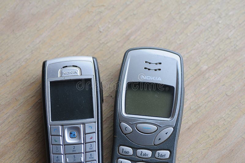 Vecchi telefoni di Nokia immagine stock editoriale. Immagine di ...