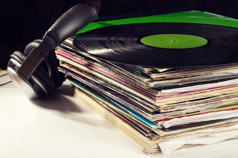 Vecchi vinili fotografia stock. Immagine di musica, vinile - 38510734