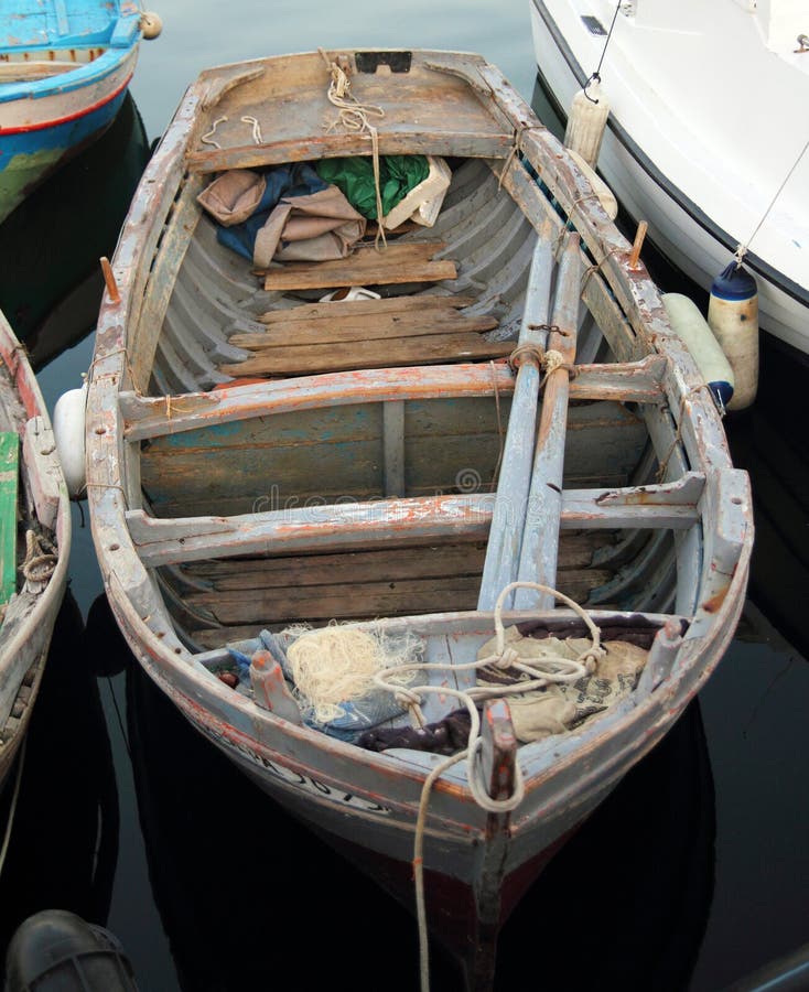 Vecchia barca di legno immagine stock. Immagine di nautico - 37669855