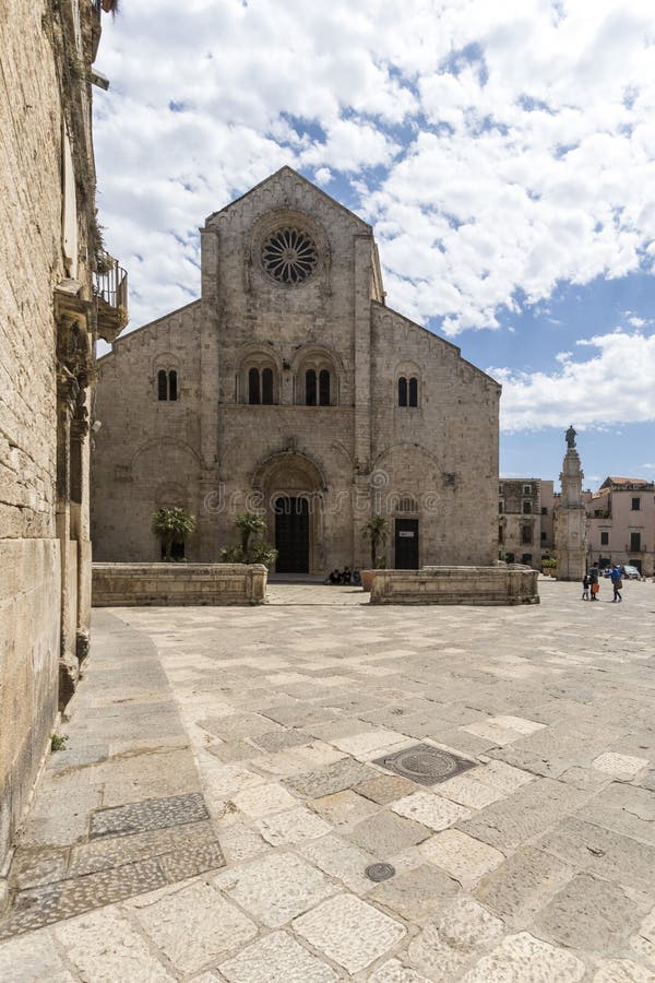 Bitonto, Puglia Italia fotografia editoriale. Immagine di architettura ...