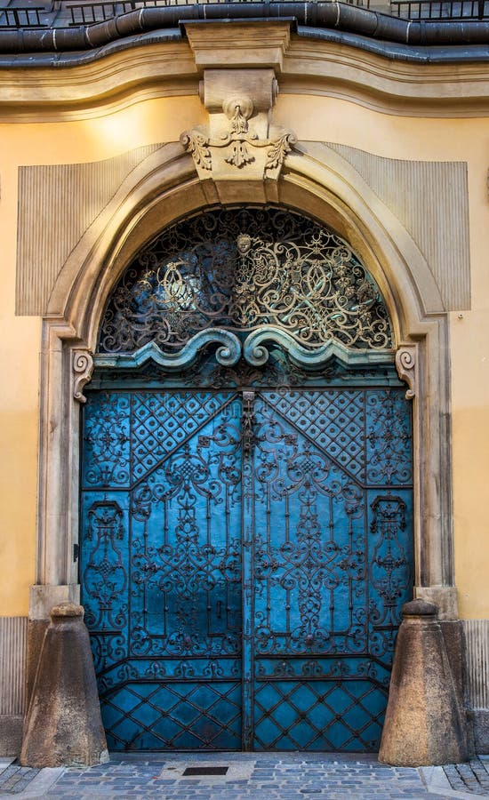 Vecchia Porta Antica Chiusa Del Ferro Fotografia Stock - Immagine di ...