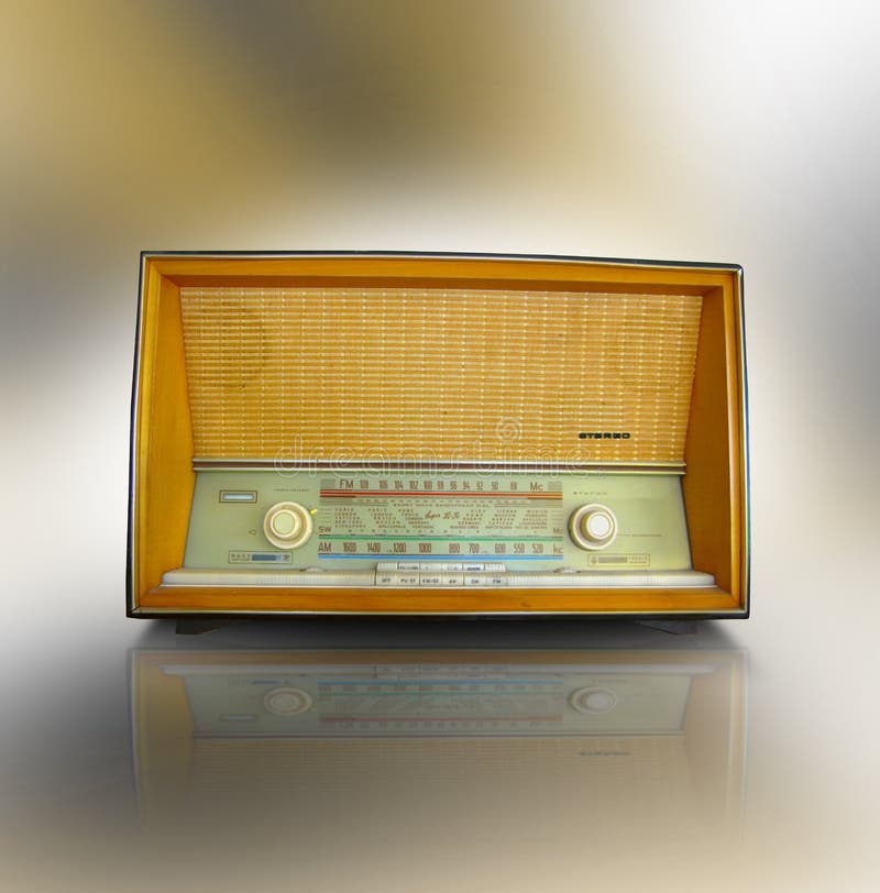 Vecchia radio di FM immagine stock. Immagine di annata - 5229109