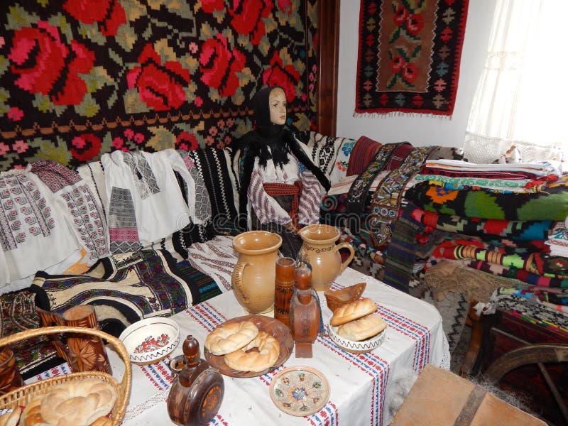 Vestiti Tradizionali Rumeni Immagine Stock - Immagine di panno, tessuto ...