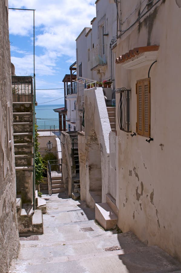 La vecchia scala immagine stock. Immagine di collina - 37937935