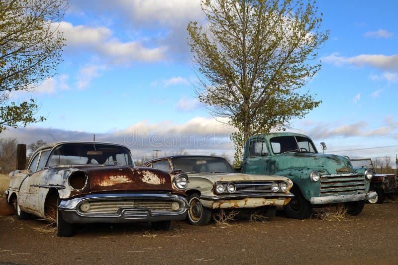 Vecchie Automobili Classiche Arrugginite Immagine Stock - Immagine di ...